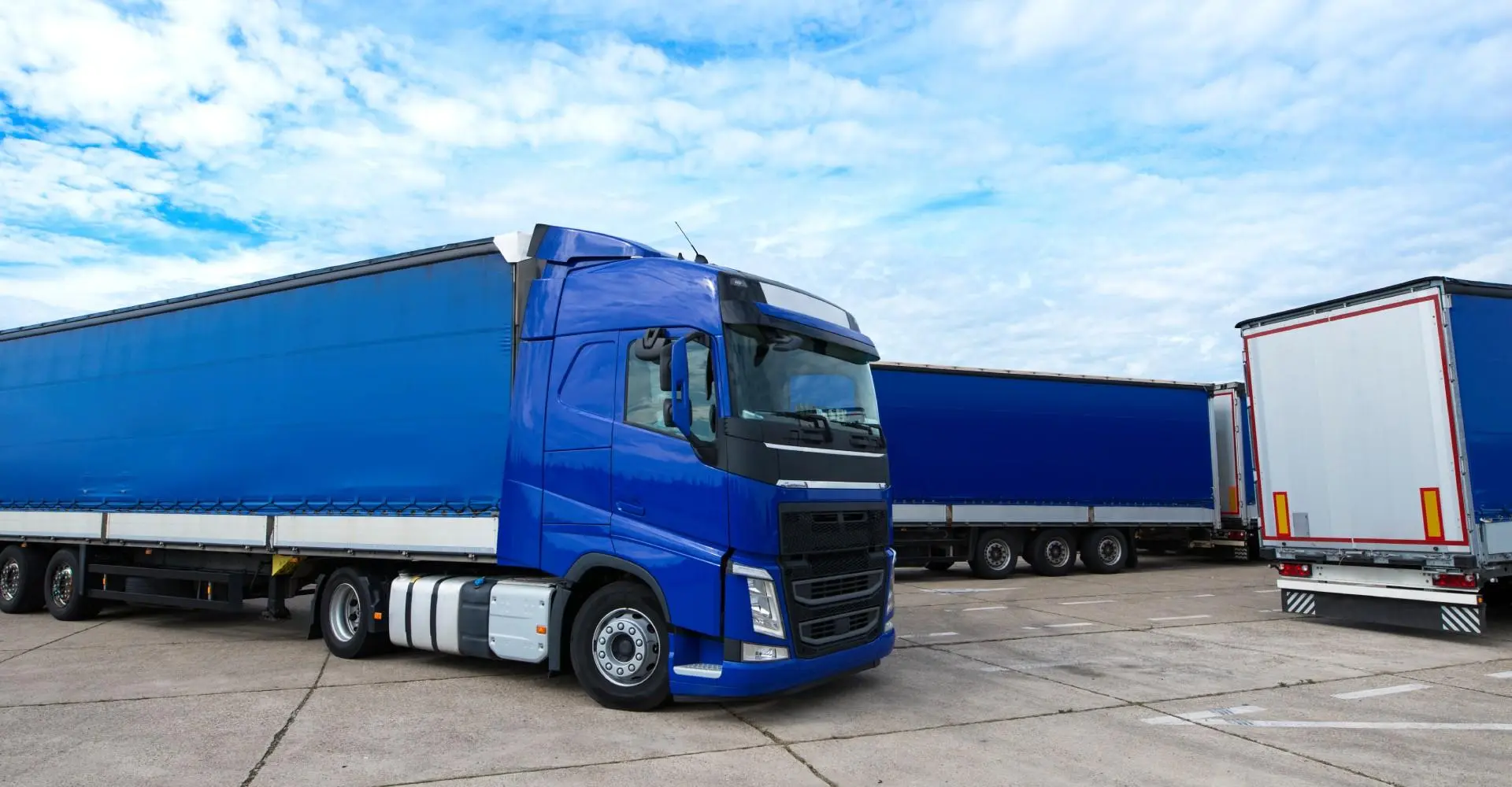 GPS Vehicle Tracking System & Fleet Management Solutions | UAE